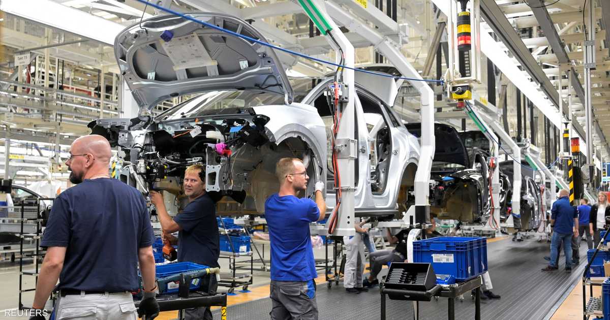 نقابة ألمانية تطالب بخفض توزيعات أرباح شركات السيارات